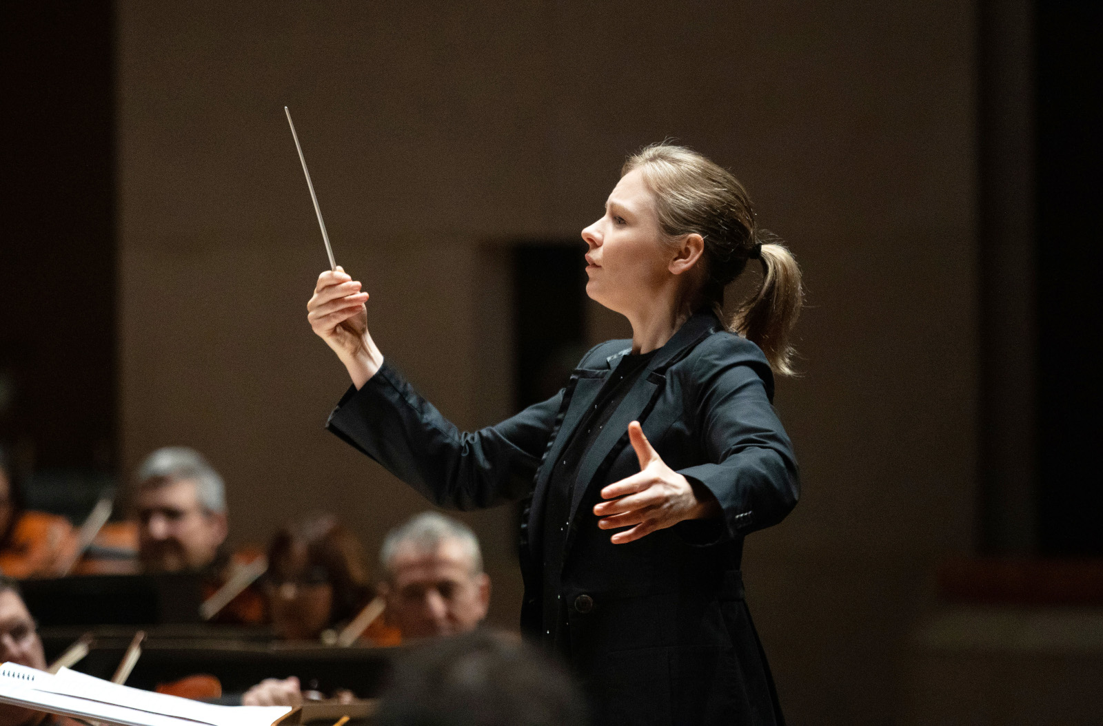 Il debutto di Gemma New sul podio dell'ORT • Nove da Firenze