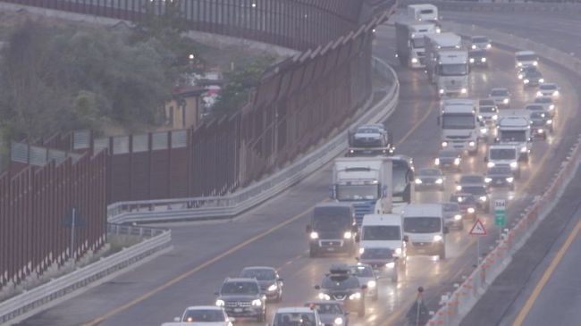 A1, incidente tra Calenzano e Barberino, km di coda • Nove da Firenze A1, incidente tra Calenzano e Barberino, km di coda • Nove da Firenze
