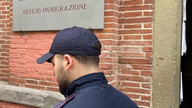 Firenze, apertura straordinaria dell’Ufficio Immigrazione • Nove da Firenze Firenze, apertura straordinaria dell’Ufficio Immigrazione • Nove da Firenze